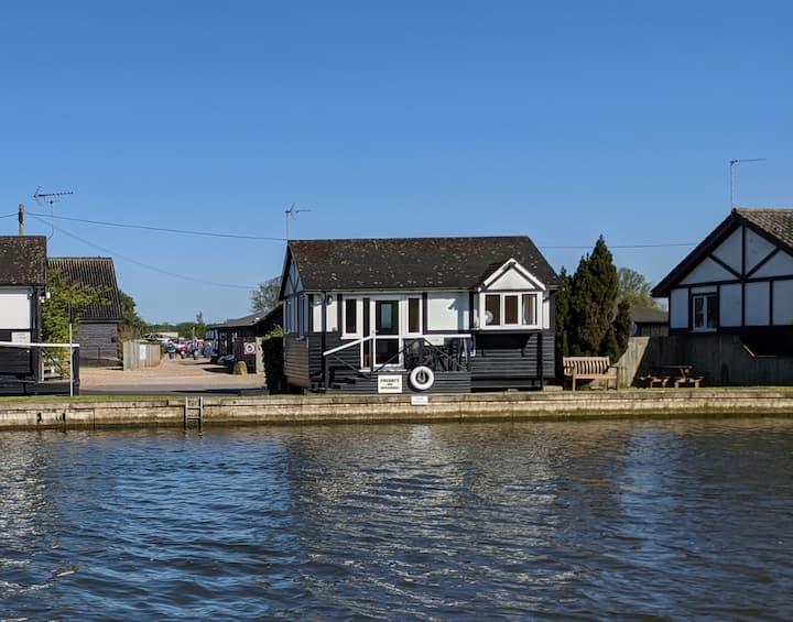 Kate's Lodge - Refurbished 2022 - Main River - Wroxham