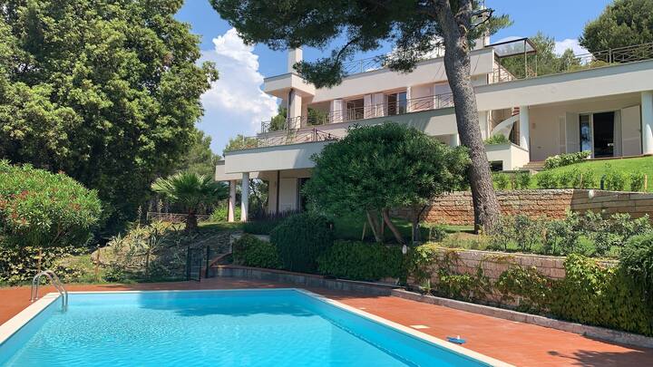 Appartamento Primo Piano In Villa Con Piscina - Alassio