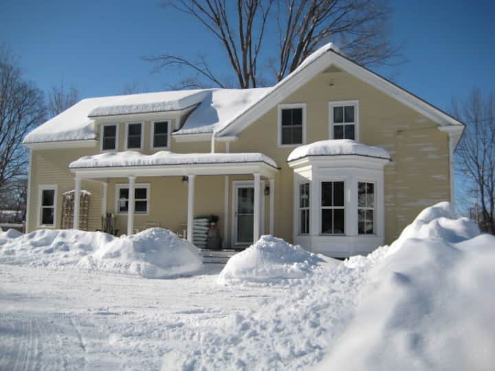 Two Guest Rooms With Shared Bath - Middlebury, VT