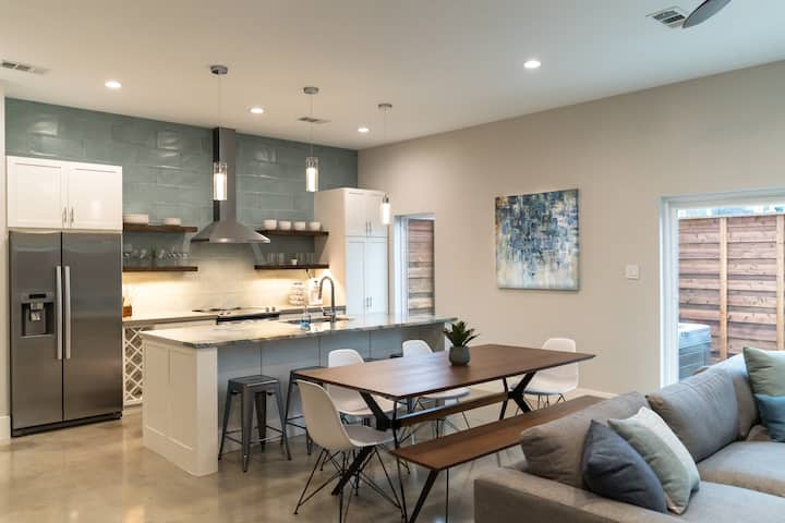 Modern Oasis Minutes From Deep Ellum - Dallas, TX
