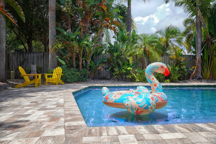 Gorgeous Private Heated Pool House, Short Drive To The Beach! - Madeira Beach, FL