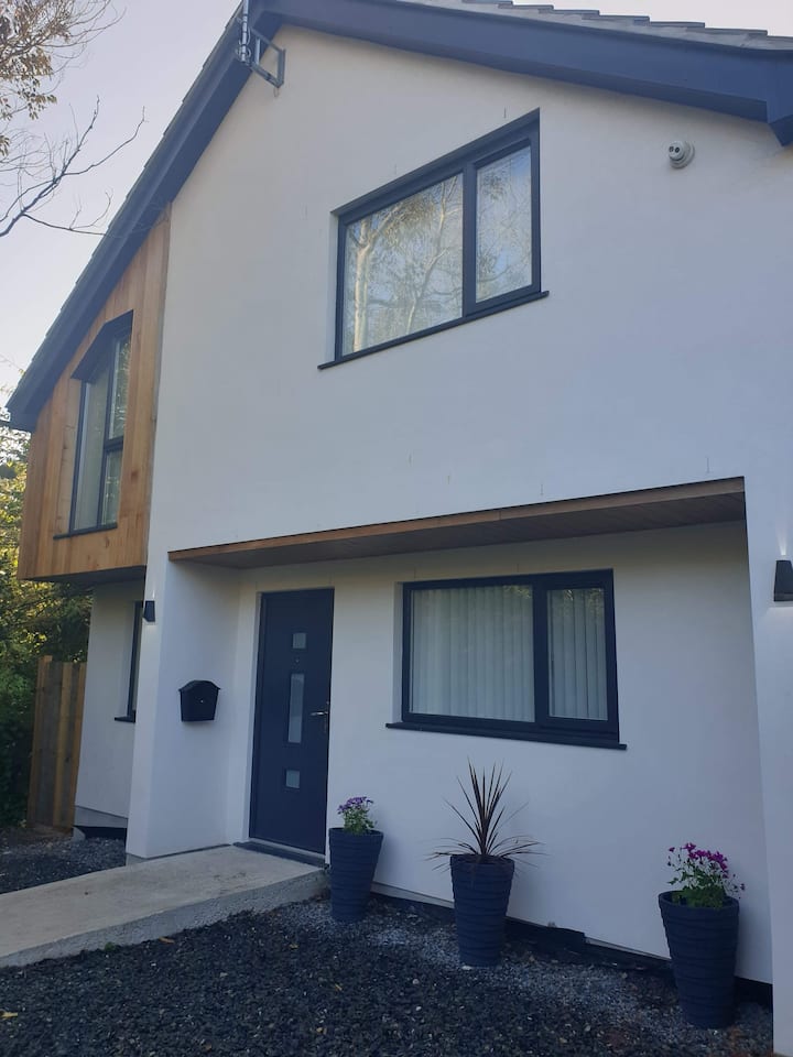 Private Entrance Single En-suite Room With Parking - Newquay
