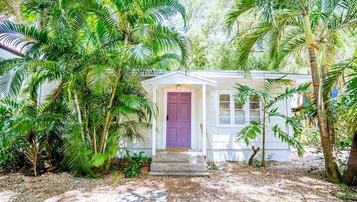Authentic Grove Cottage - Pet Friendly - Miami