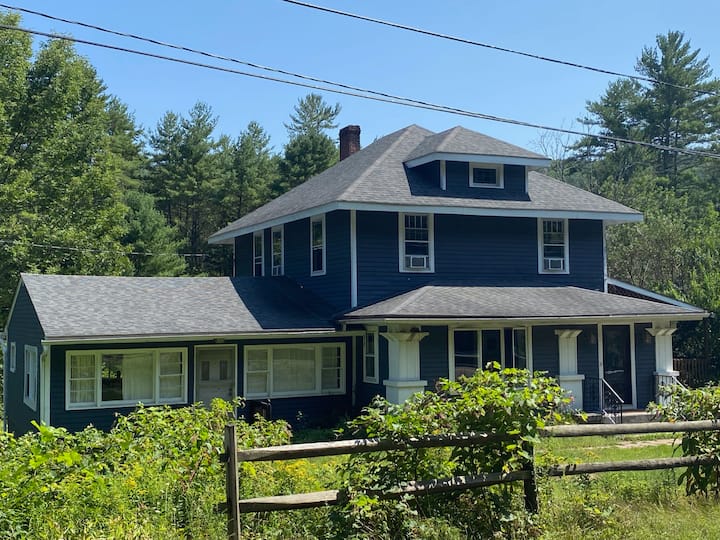 Spacious River Front Get-away With Pool Next Door! - Narrowsburg, NY