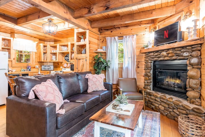 Cozy & Comfortable Cabin I Hot Tub | Secluded - Pigeon Forge, TN
