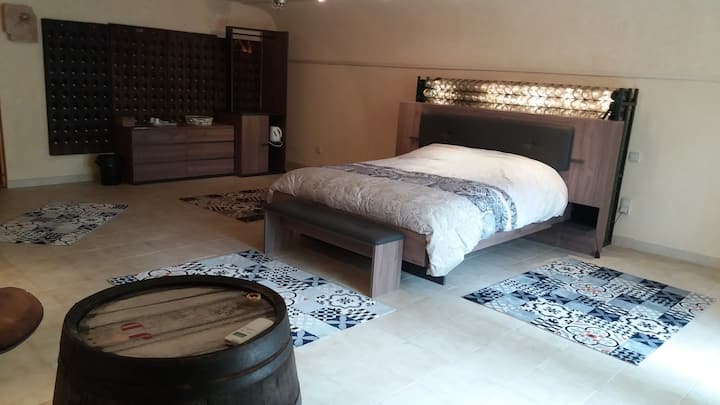 Le Logis La Ravenne, Chambre Cellier - Épernay
