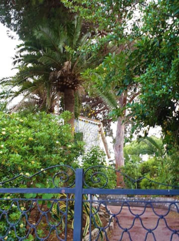 Antibes Villa Rdc 100m2, Jardin,
3mn Centre Ville - ibis Styles Antibes Juan Les Pins