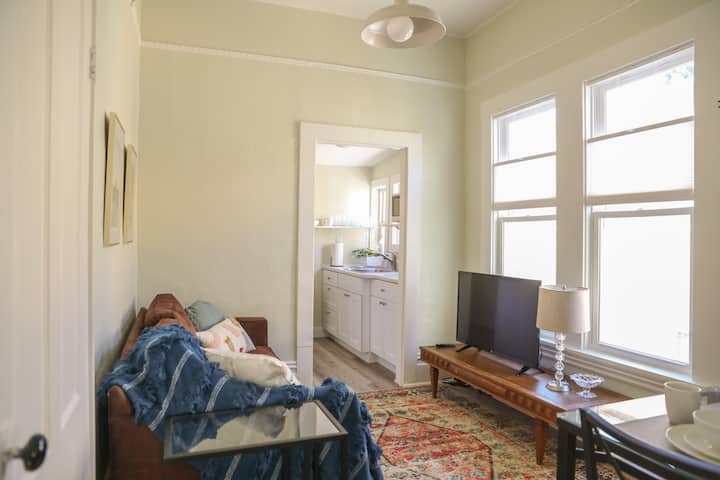 Charming 1br Apt Near Piedmont Ave In Oakland - Oakland, CA