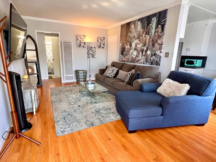 Spacious West Hollywood 1-bdrm Condo Fairfax @ Sm - West Hollywood, CA
