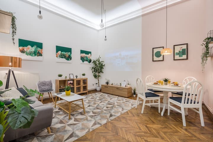 Green Escape Apartment, 2 Bedrooms And 2 Bathrooms - Budapest