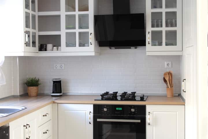 Dikili'de 3 Katlı Bahçeli Villa (Wifi Mevcut) - Dikili