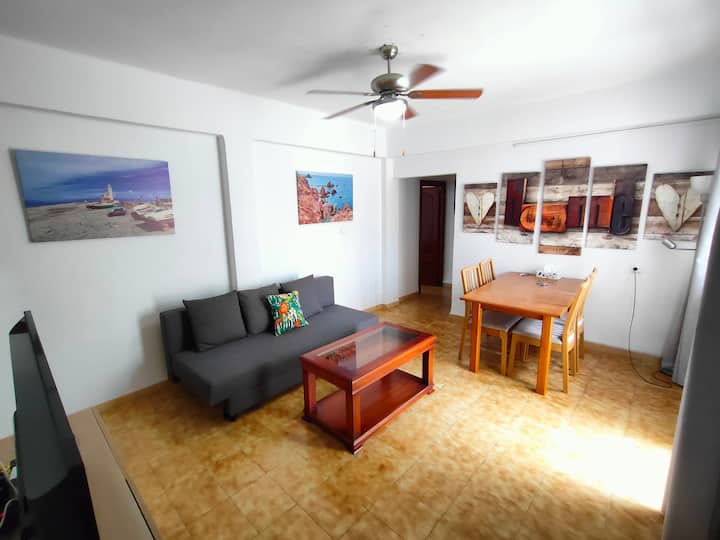 Piso Súper Amplio Y Luminoso Al Lado De La Playa - Almería