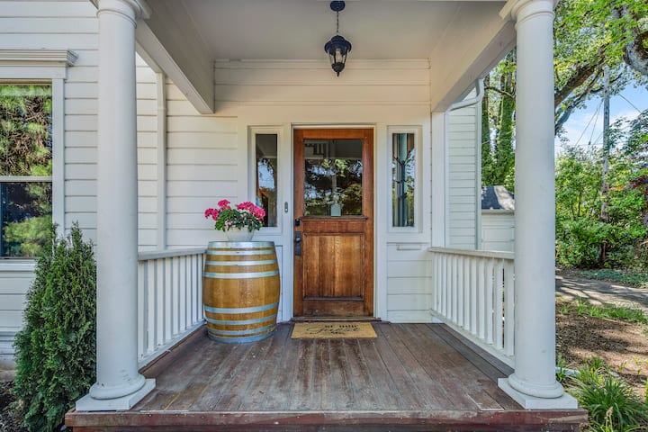 Latourette Estate Historic Retreat  Chef Kitchen - McMinnville, OR