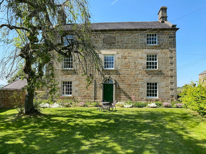 Luxury Peak District Cottage For 10 + 2 Children - Derbyshire
