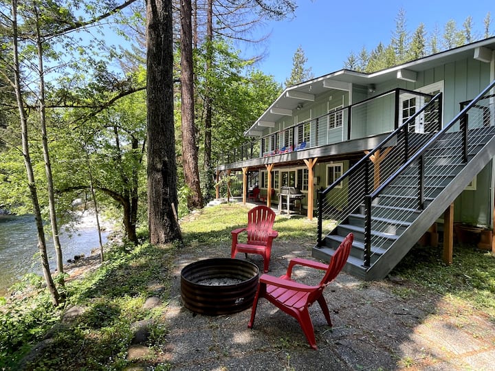 Waterfront: River’s Edge On Washougal River - Washougal, WA