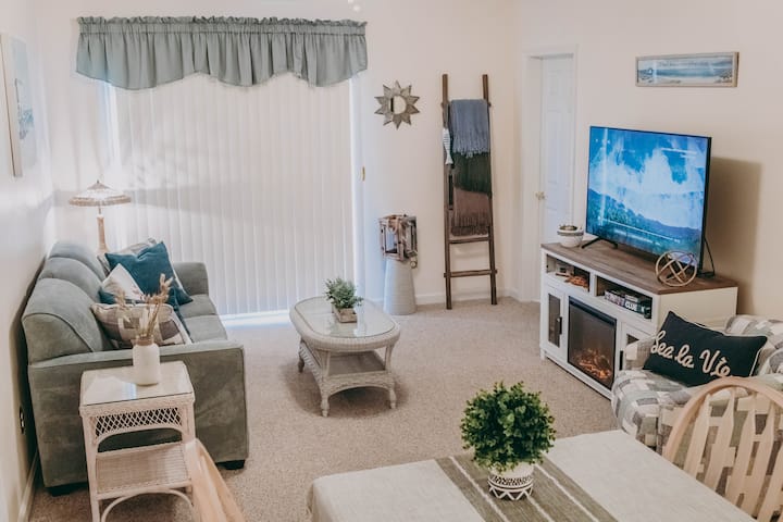 The Surf Shanty (With Pool Access!) - 루이스