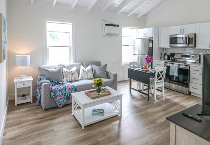 Vacation Cottage Minutes To Palm Beach & Wpb Dwn - West Palm Beach, FL