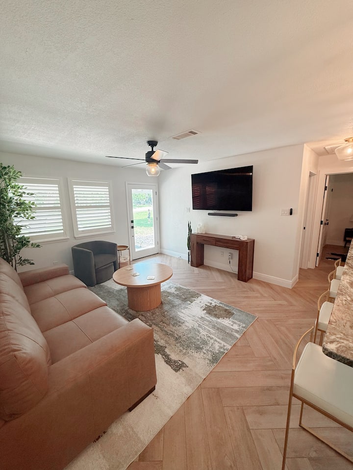 Location! Lake Cottage! In The Middle Of It All! - Marble Falls, TX