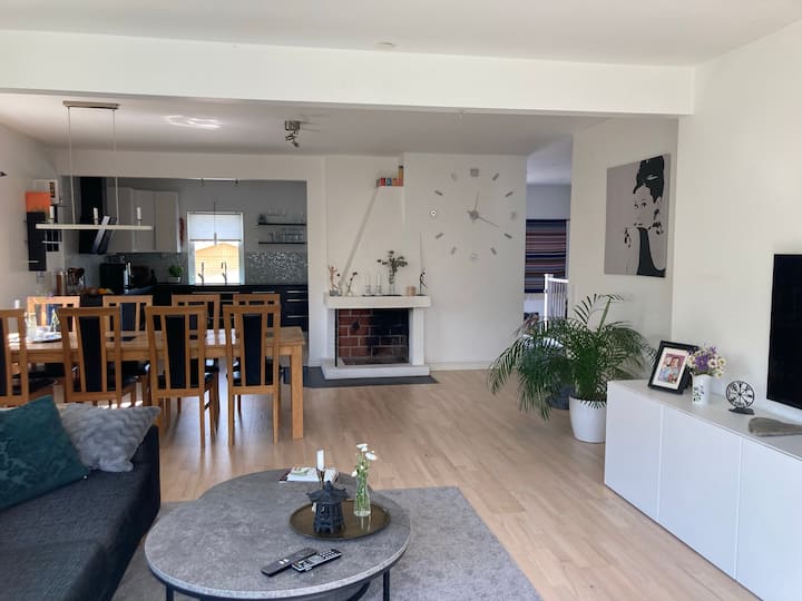 Modern Villa, 8 Beds, Parking Facility Available - Uppsala