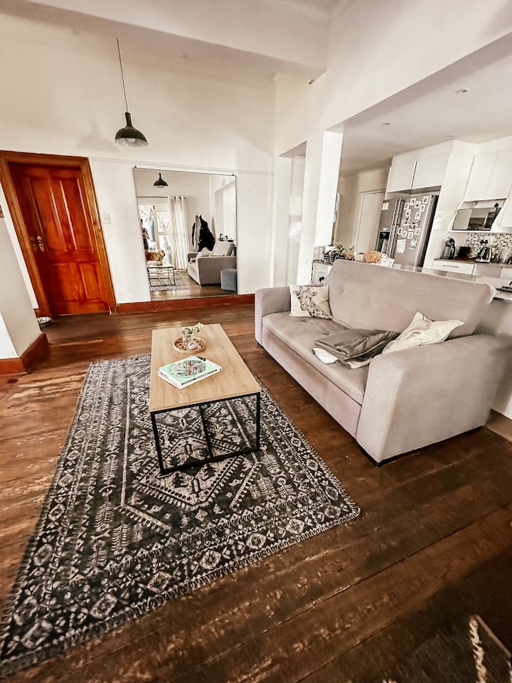 Quiet & Cosy Ensuite Bedroom Just Off Kloof Street - Cape Town