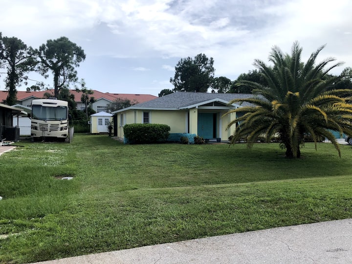 2 Br Pool Home, Near Beaches, Shopping, Eateries - Fort Myers, FL