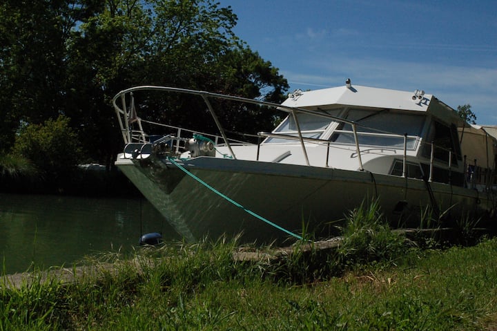 Bateau à Quai - Agen