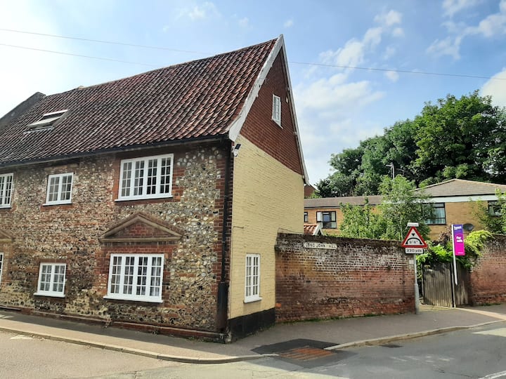 Cosy 3 Bedroom Period Cottage Close To City Centre - Norwich