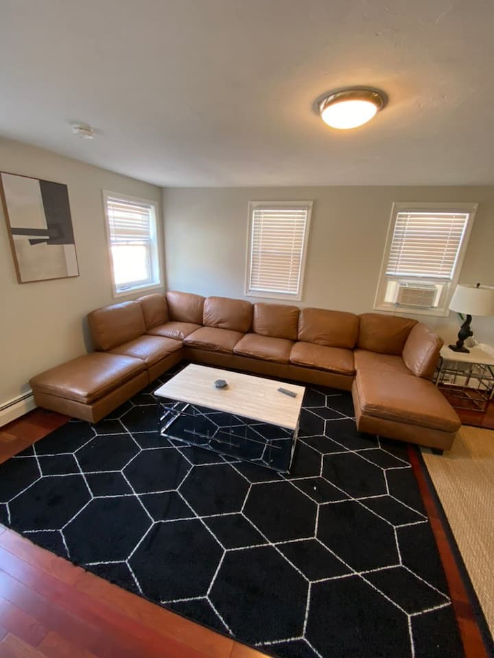 Roomy 2 Bed: King Beds, Parking, In-unit Laundry - Wakefield, MA