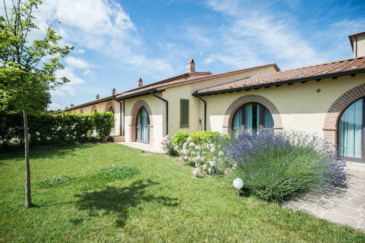 Villa Falco-cignella Resort Apartments In Tuscany - Pienza