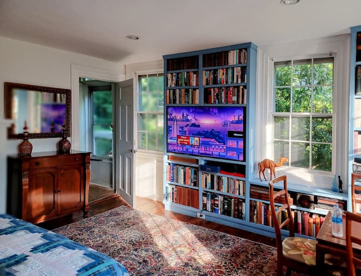 A Private Suite In A Historic Home And Village - Lake Quassapaug, CT