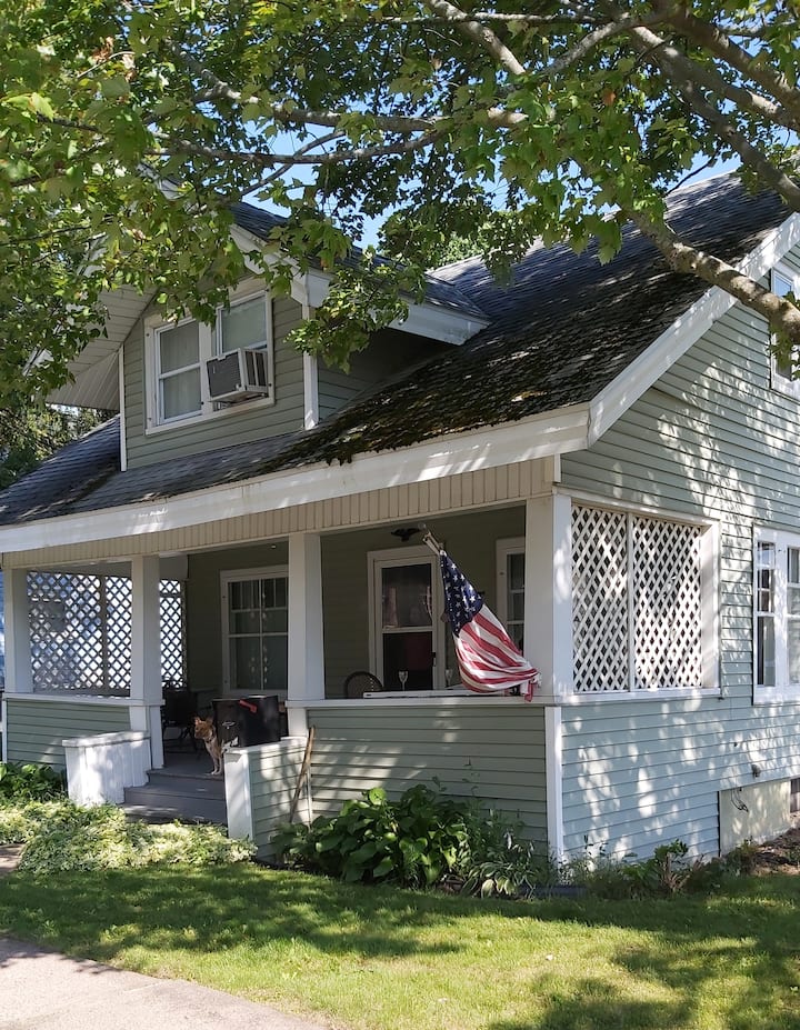 Down-town House W/ Otter Creek View - Kring Point State Park, Redwood