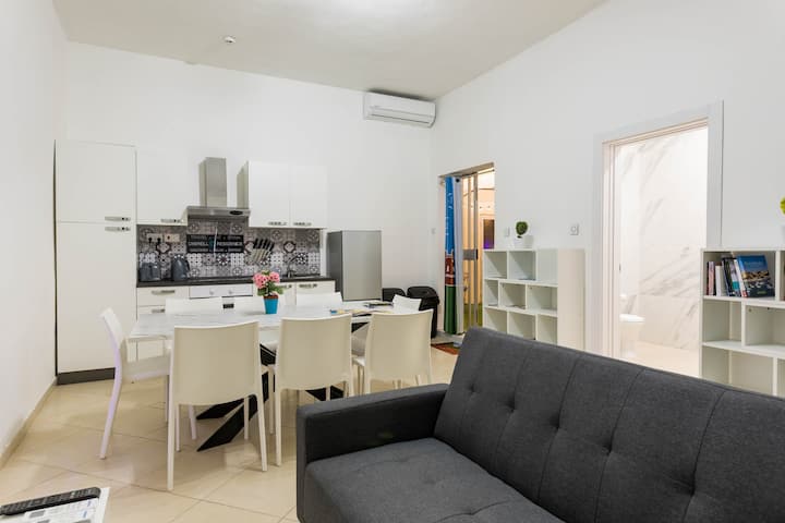 2 Bed Apt In ♥ Of St Julians - 5min From Seafront - Malta