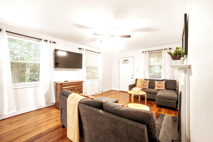 Bright-n-cozy Home, Only 9 Min To Uptown. - Charlotte, NC