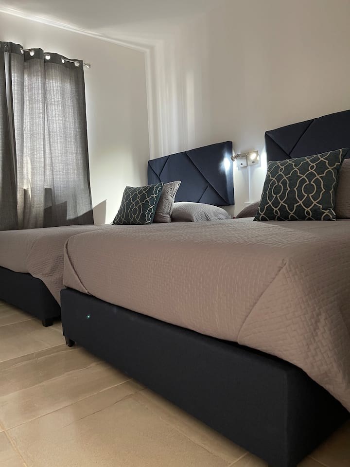 Fantástica Casa En Fracc. C/alberca Y Gym Zona Sur - León