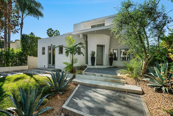 Family Friendly! Fence Pool, Pizza Oven, Great Loc - Pico Union - Los Angeles