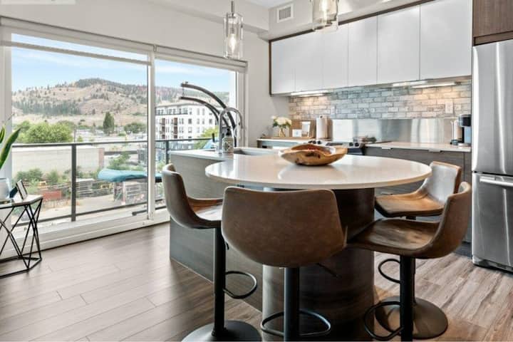 The Blue Haven ❉ Knox View 2 Bed ❉ Downtown - Kelowna