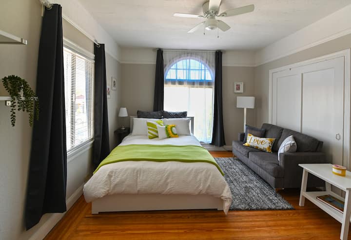 Cozy Stylish Studio Right On Downtown Park Street - Alameda, CA