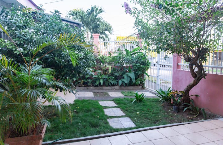 Safe, And Central House Great For Work & Family - Managua