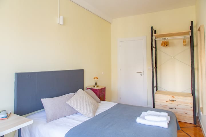 S4#r1 - Bright Bedroom W/ Balcony In Saldanha - Lisbon