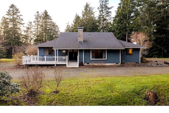 Evergreen Escape | Relaxing Oregon Coast Farmhouse - Gearhart, OR