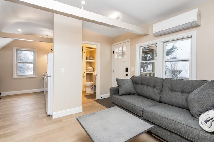 Bright, Modern 1/1, Sleeps 2, 5 Mins From Burly - Vermont