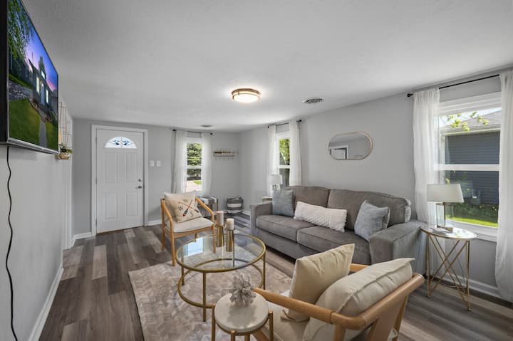 Cozy Lake Cottage 5 Min Walk To The Beach - Port Clinton, OH