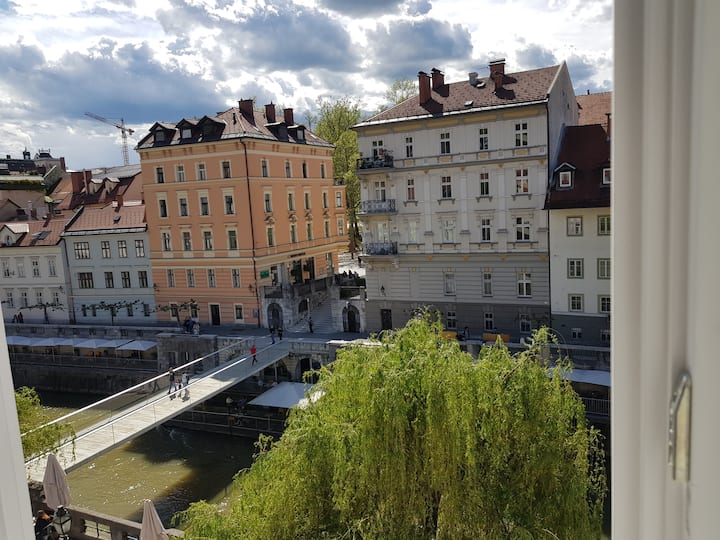 Above Ljubljanica River Apartment - Ljubljana