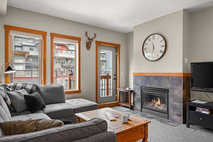 2br/2bath Condo W/ Fireplace, Hot Tub & Pool - Alberta