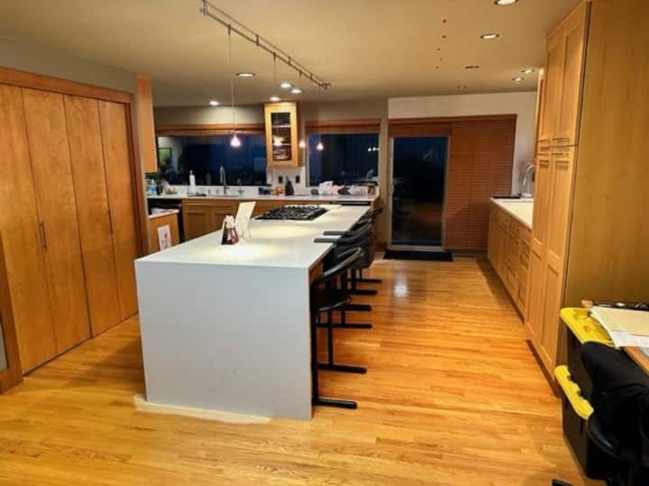 Spacious Bellevue Pvt Suite &Pvt Bath Near405/i-90 - Bellevue, WA