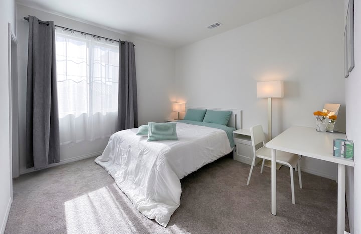 Cozy Green, Center Of Eastvale - Ontario