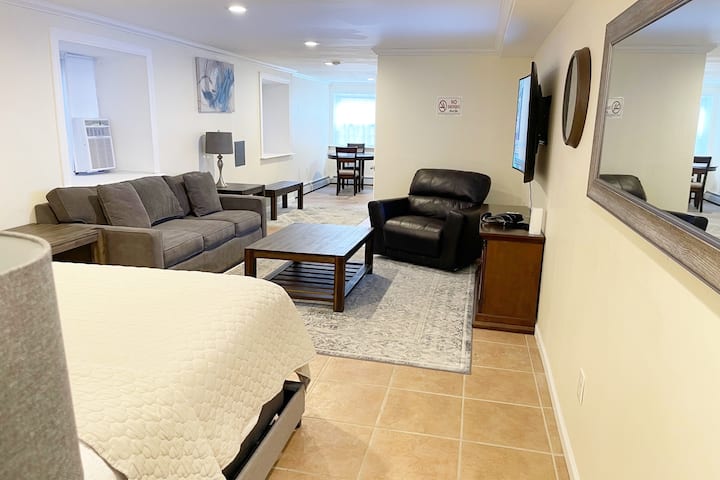 20-b Quality Cribs Spacious Studio - Queens, NY