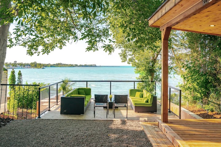 Lakefront Cottage - Bright & Cozy W/ Stunning View - Niagara-on-the-Lake