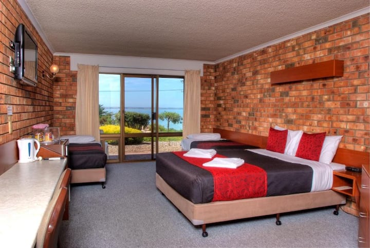 Superior Oceanview King & 2 Singles - Kangaroo Island
