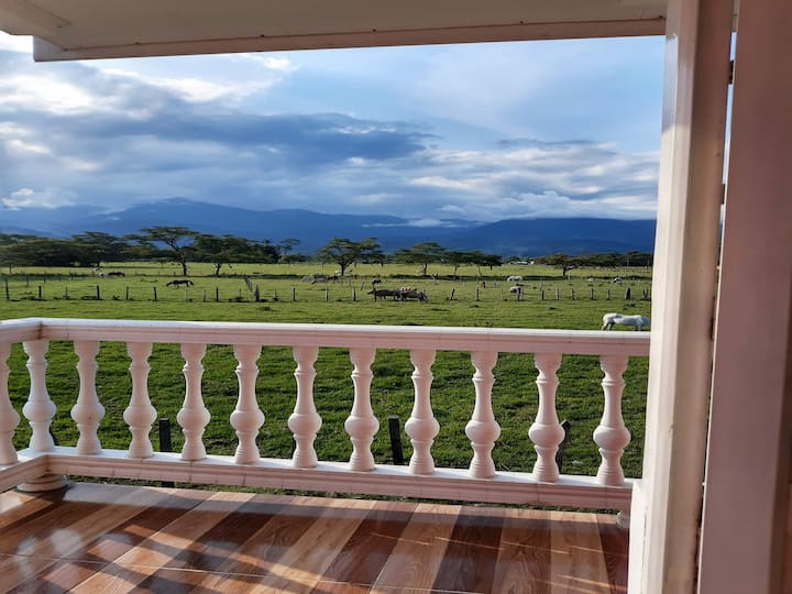 Descanso En Acacias, Hermosa Casa Roja - Acacias